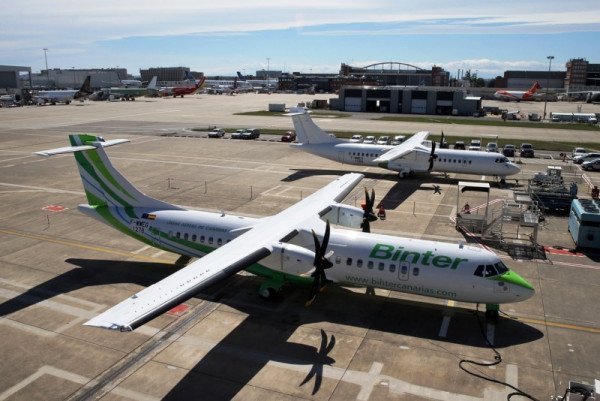 Binter comienza la renovación de su flota con el nuevo modelo ATR 72 ...
