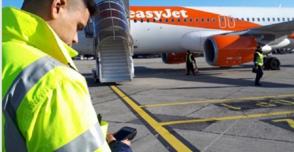 Easyjet mejora el proceso de embarque y sus costes con tablets ...