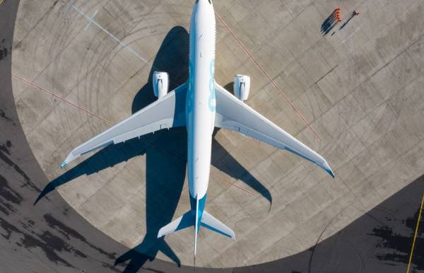 El avión más moderno del mercado levanta vuelo | Transportes