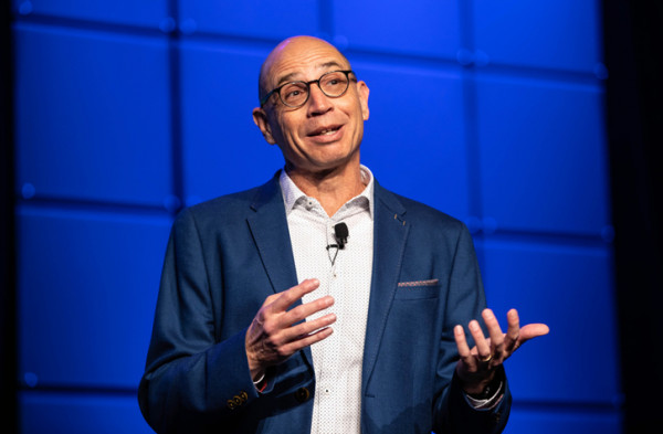 STR ficha a un ex directivo de InterContinental para su equipo ...