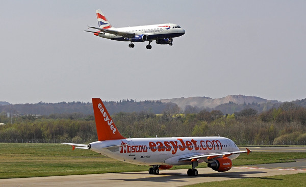IAG podría comprar otro competidor como easyJet o TAP | Transportes