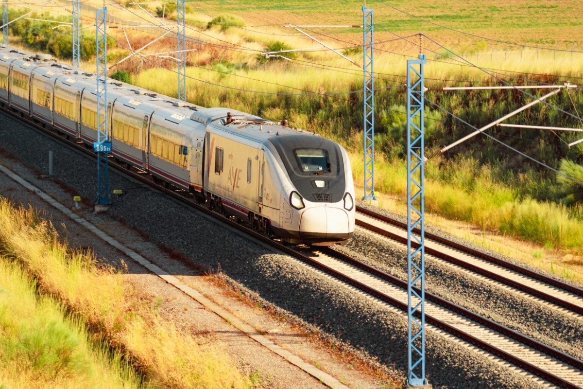 La apertura de la línea de alta velocidad Madrid-Sevilla se producirá ...