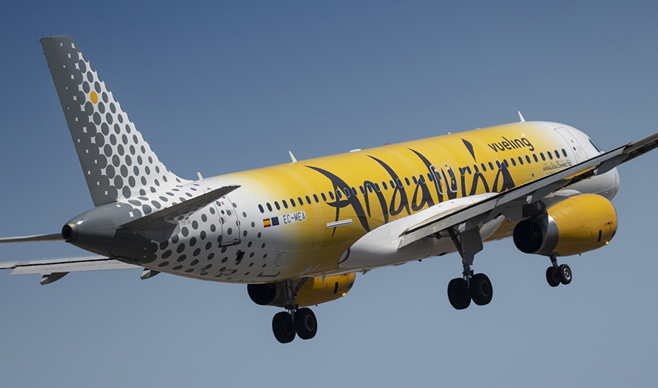 Vueling convierte un A320 en soporte promocional de la marca Andalucía