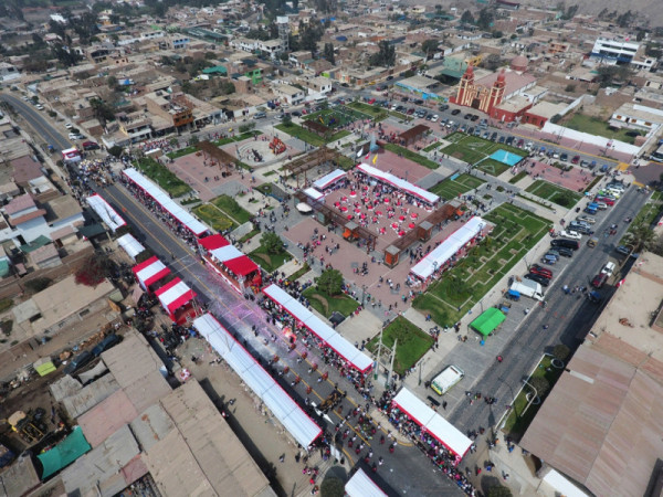 "Vamos a la Plaza" a celebrar nuestra peruanidad (Cieneguilla, Lima, Perú)