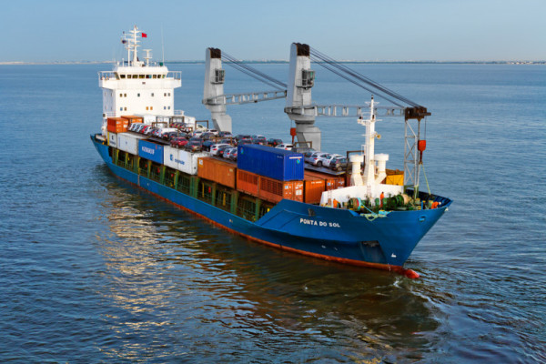 Transinsular refuerza servicio "África Expresso" para el sector hotelero