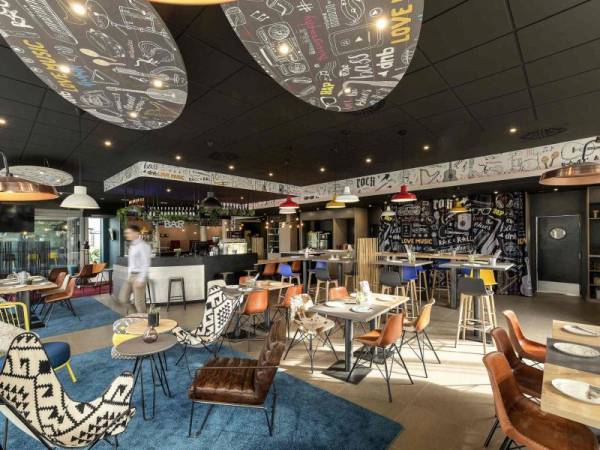 ibis compone el programa ibis Music con experiencias de música en vivo