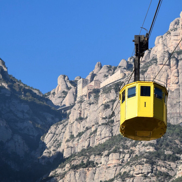 Tiqets te ofrece una visita virtual a Montserrat en su teleférico